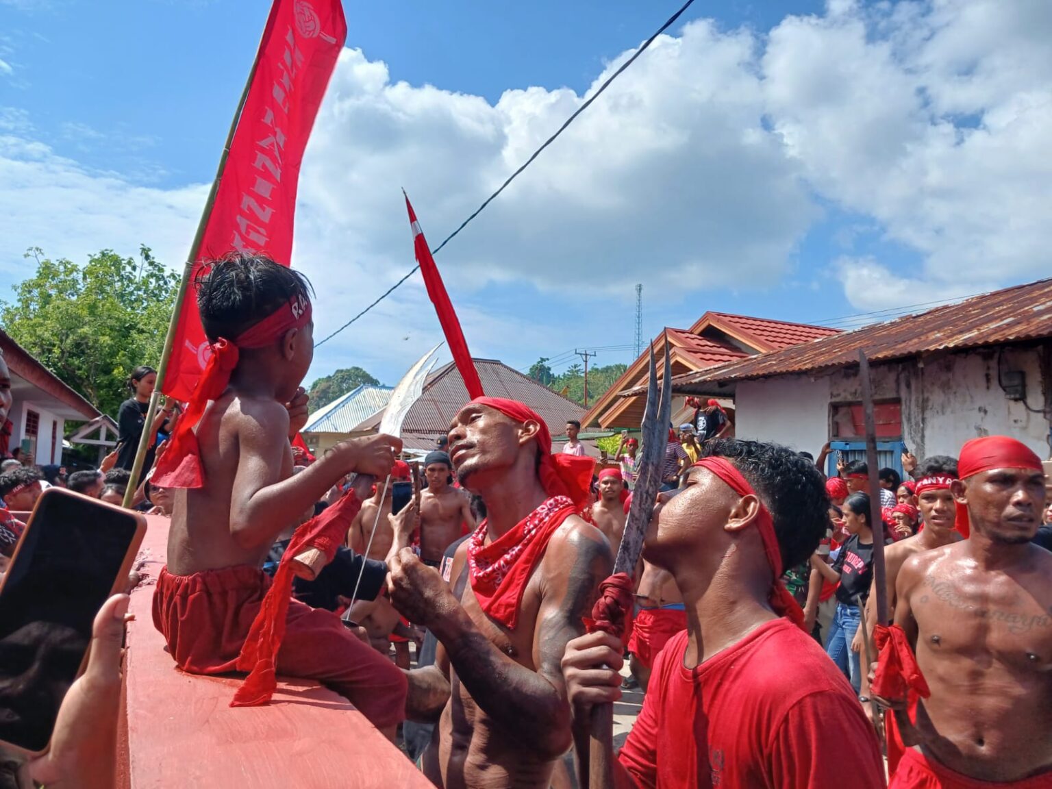 Ini Ritual Mandi Kebal, Prosesi Adat Tarian Cakalele ala Negeri Hulaliu